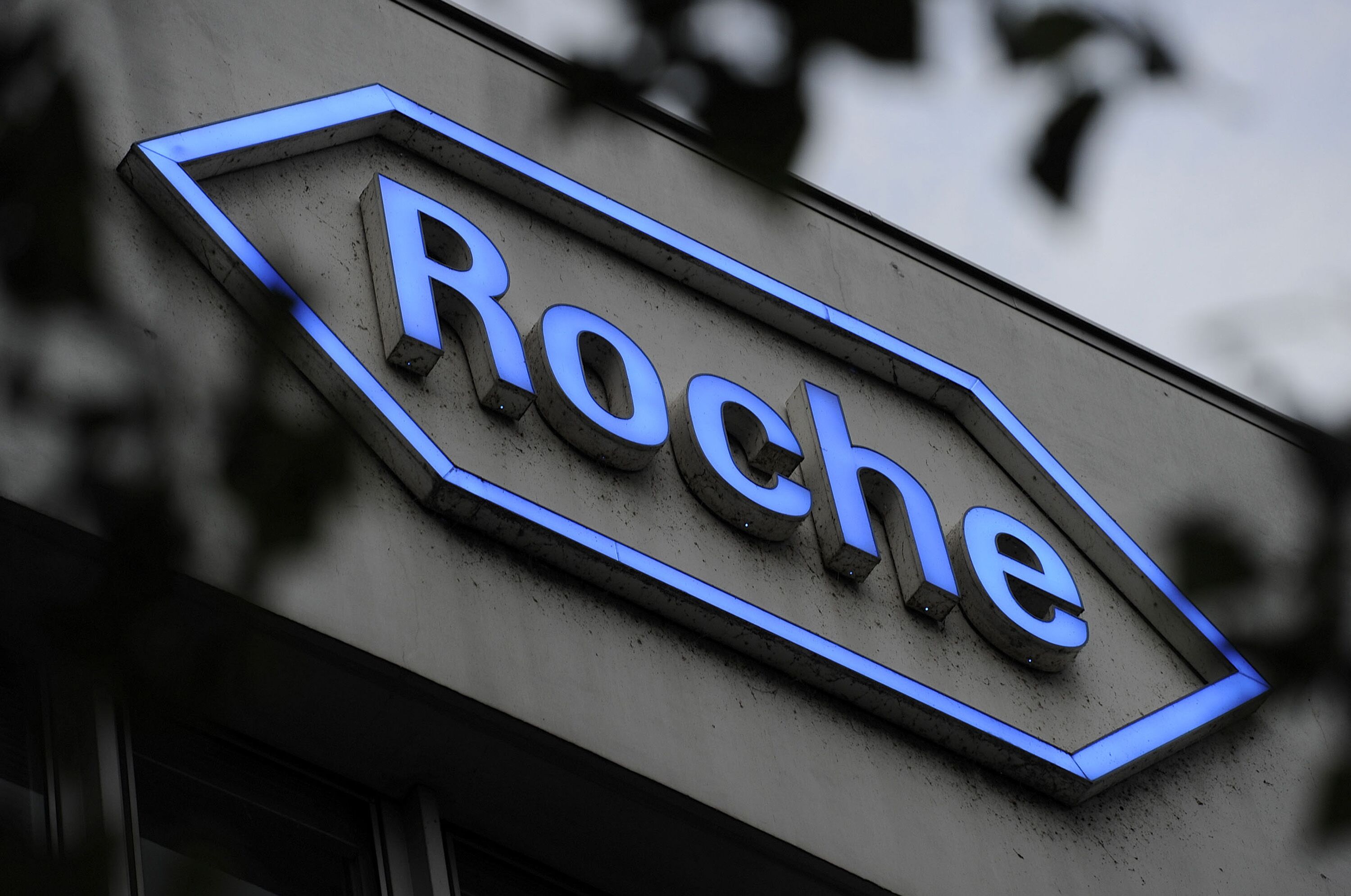 Roche Pauses Contested Gene Therapy’s Shipments Outside US