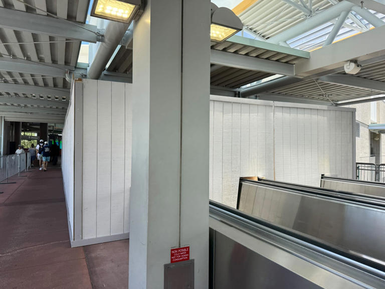 Moving Walkway Temporarily Closed at Universal Orlando Resort Parking ...