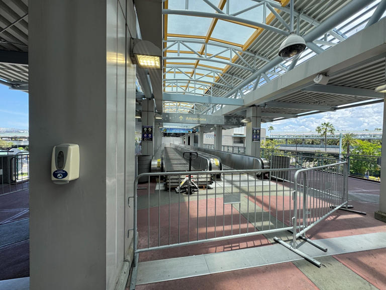 Moving Walkway Temporarily Closed at Universal Orlando Resort Parking ...