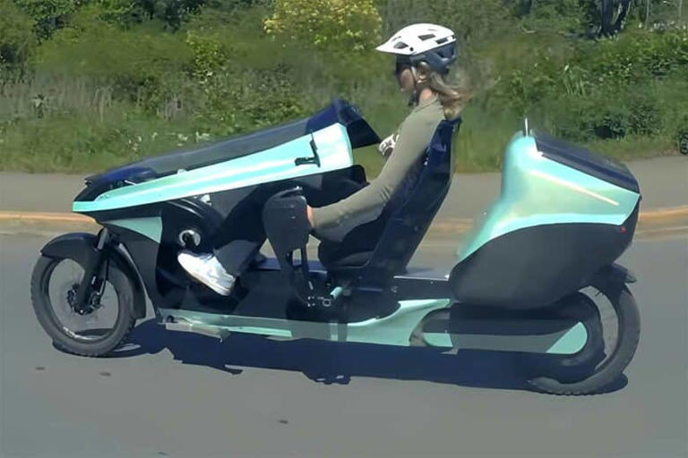 Electrom dévoile un vélomobile électrique futuriste affichant une ...