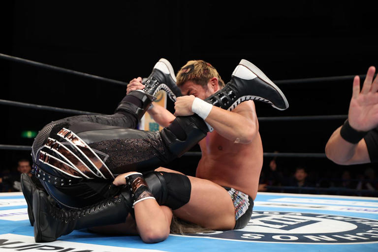 【新日本】H.O.T.同門対決は予測不能の無法劇場！SANADA、大混乱の末にEVILから『G1』初白星