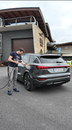 Trappes de Charge des Deux Côtés ! Audi SQ6 e-tron