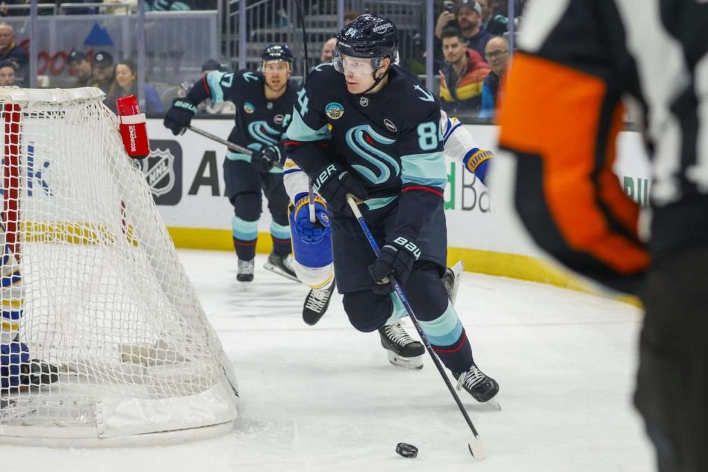 Ei ole totta! Kaapo Kakko loukkaantui jälleen NHL:ssä