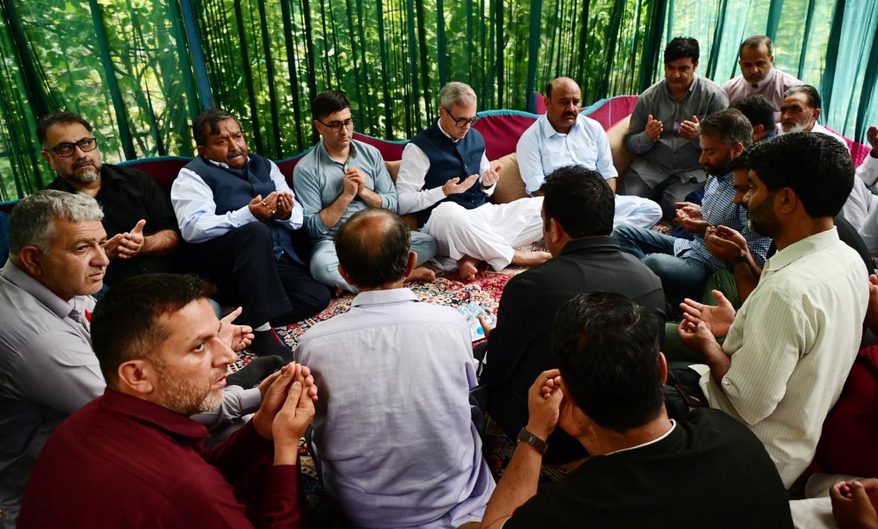CM Omar Abdullah extends sympathies to Reyaz Ahmad Wani on bereavement ...