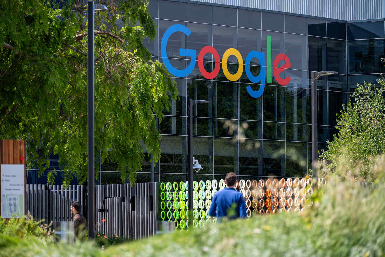 Google Stock Edges Higher as Earnings Beat Estimates. Growing CapEx ...