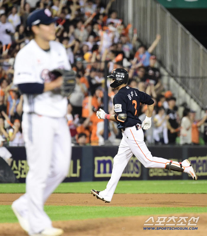 Who knew Shim Woo-joon would hit a home run? → Coach Kim Kyung-moon was ...