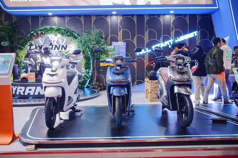 Indomobil eMotor Panen Ribuan SPK di PRJ 2025, Serah Terima Unit Mulai ...