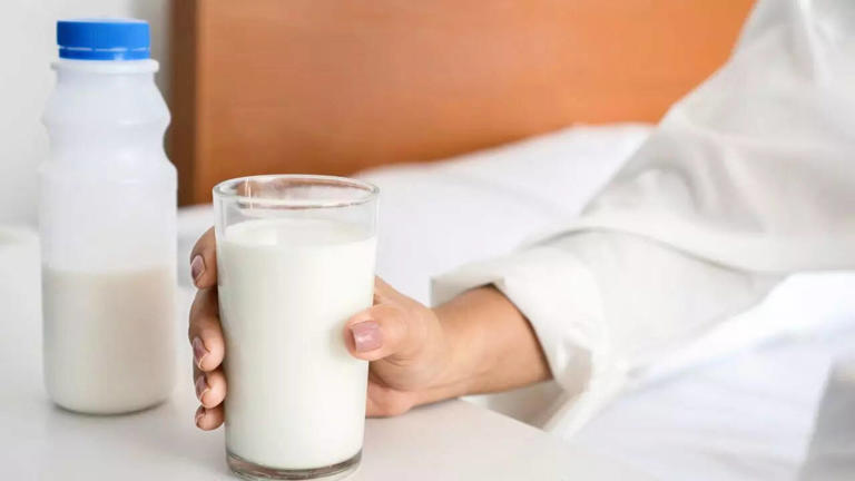 Drinking milk before bed: Benefits, risks, and tips for a better night ...