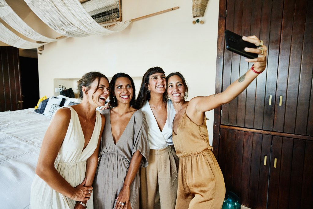 8 things you should never do at a wedding, according to experts