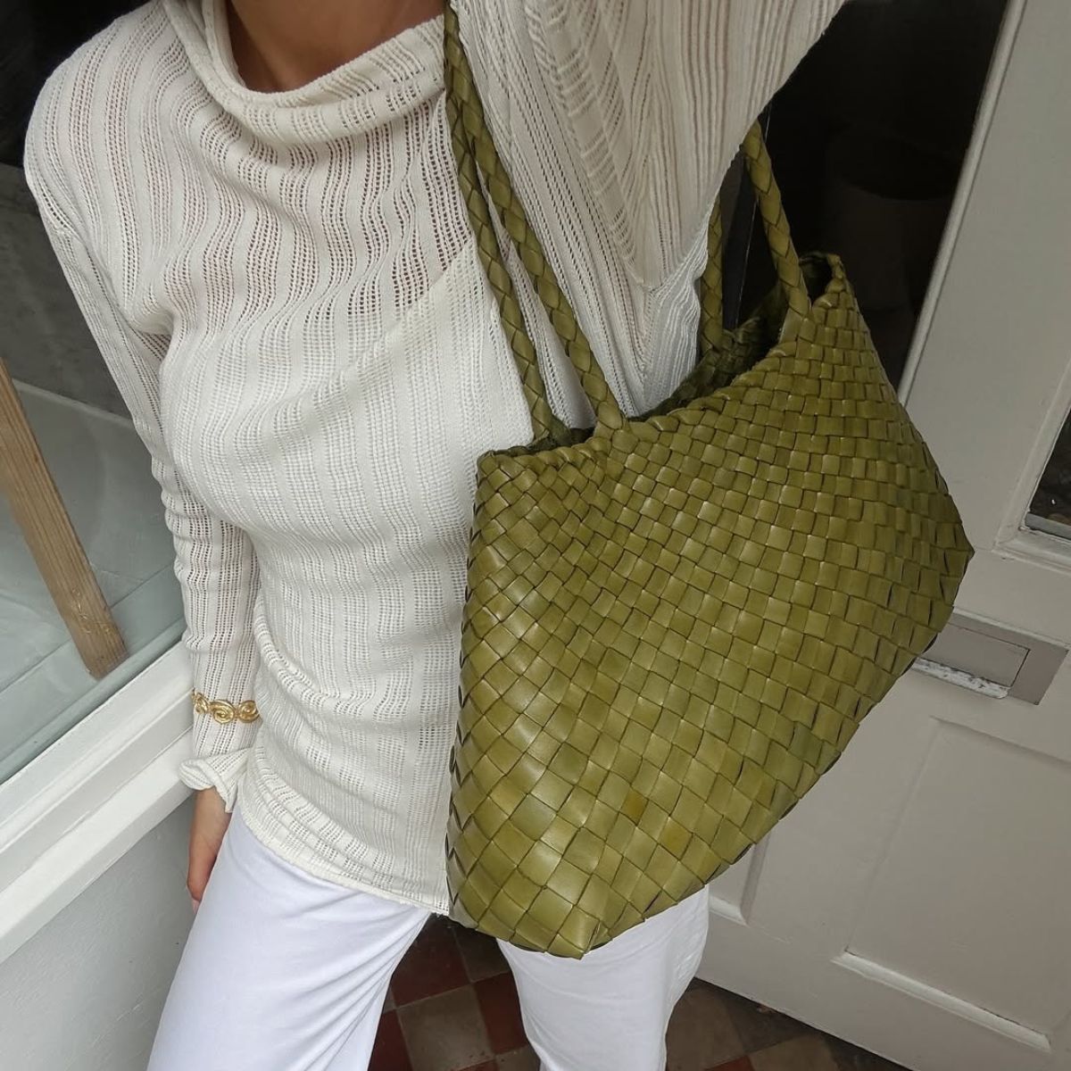 Like Clockwork, All the It-Girls Swap Their Handbags for This Niche Bag ...