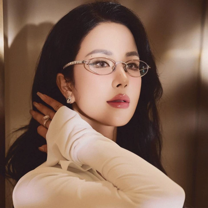 Diệp Lâm Anh phản bác tin đồn bị bắt