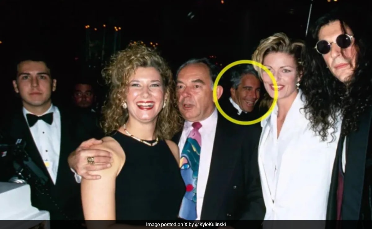 Jeffrey Epstein Spotted In Trump's 1993 Wedding Pics. White House Replies