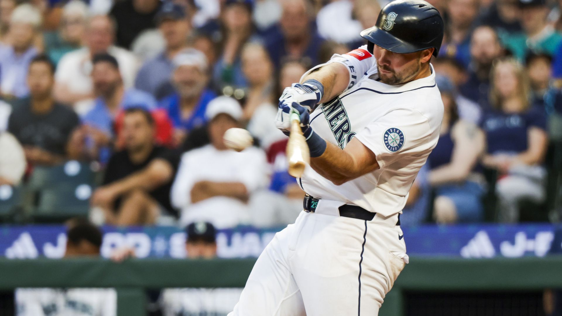 Mariners put the I in team, win 1-0