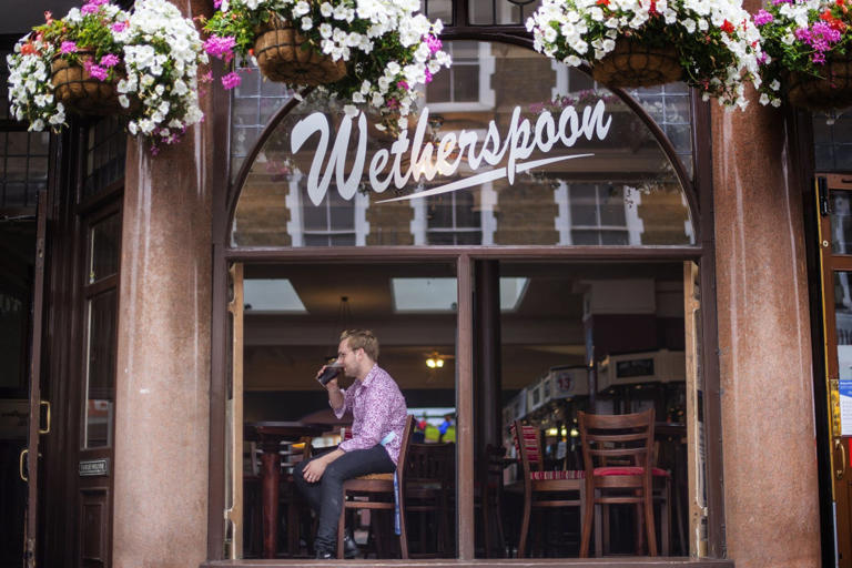 Wetherspoons stops accepting Scottish £20 notes in most English pubs
