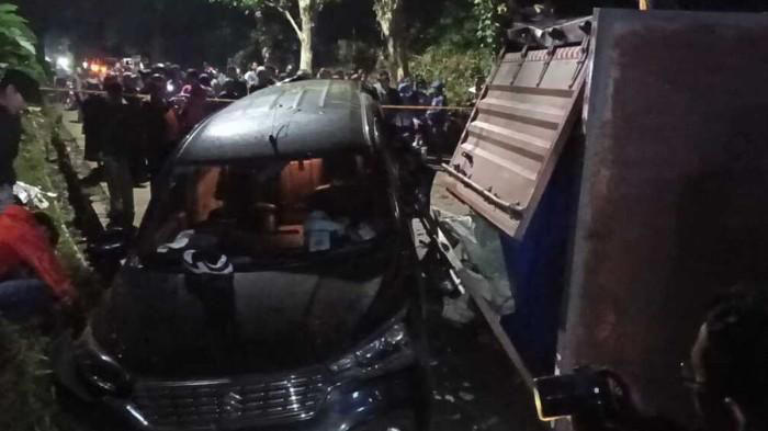 Ertiga dan Satu Motor Tak Berdaya di Cisarua, Petaka Truk MBG Ketemu Turunan Tajam