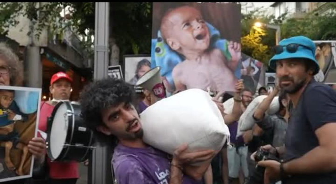 Gaza, a Tel Aviv va in scena la marcia della farina