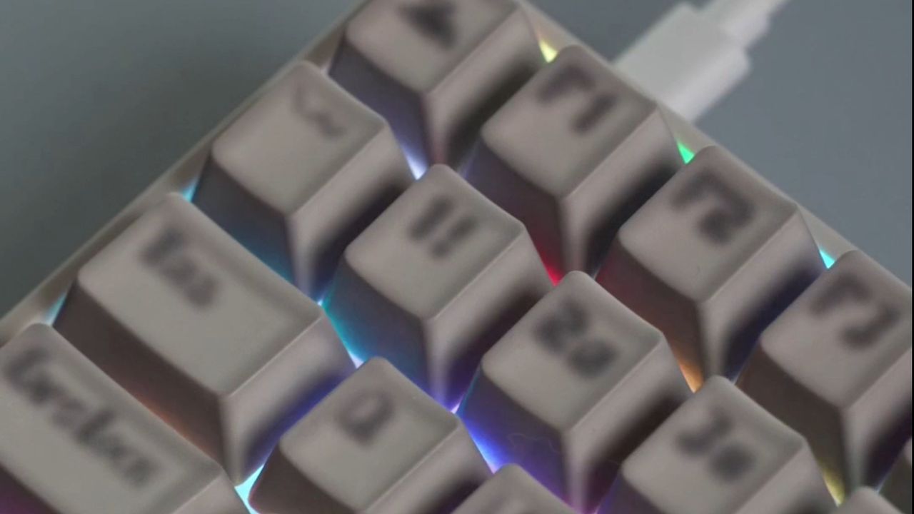This keyboard looks like it's been plucked straight from Half-Life 1 ...