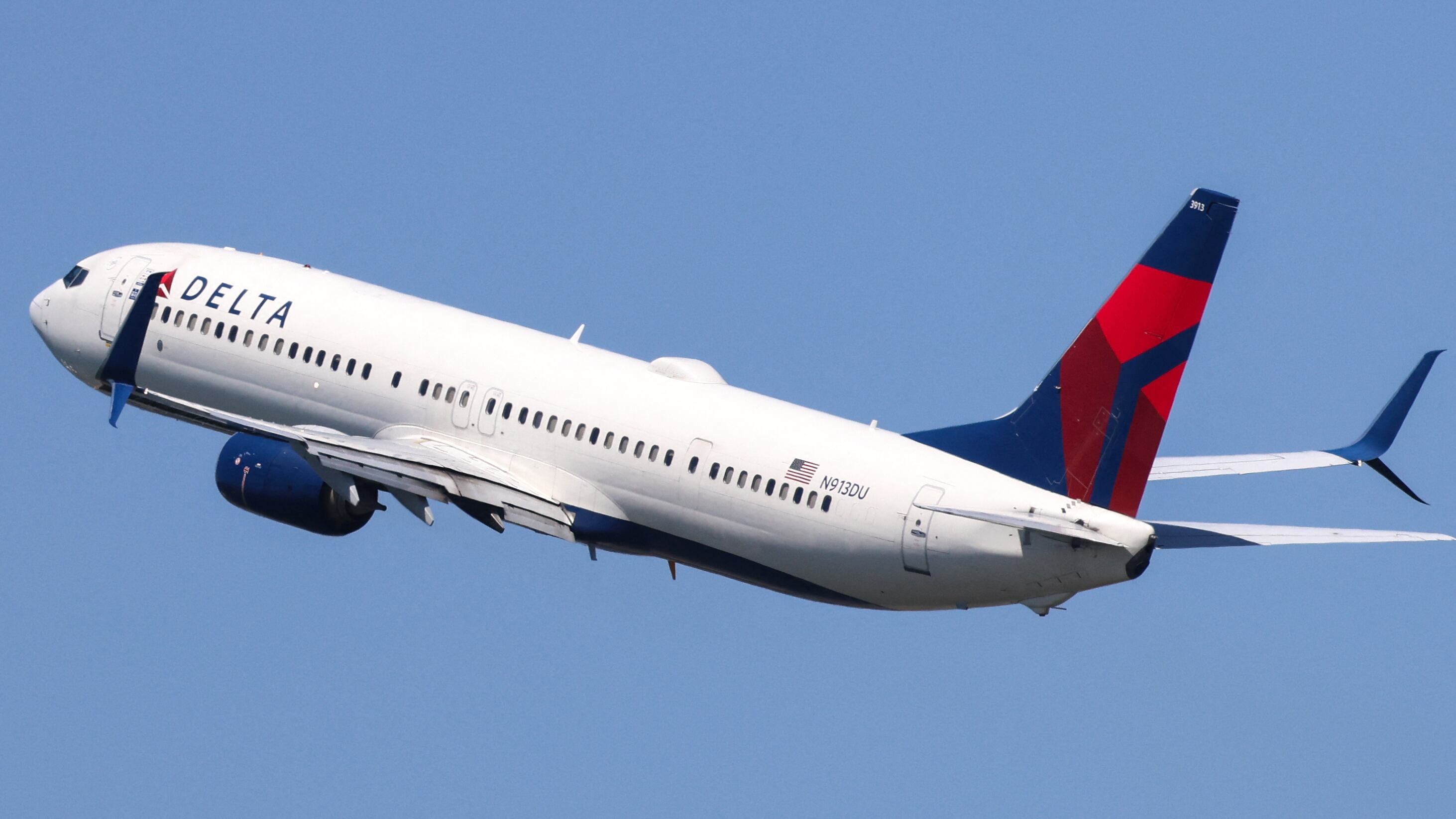 Jet Almost Lands on Delta Plane in Scary Runway Close Call