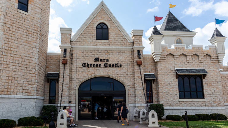 The Famous Wisconsin Cheese Shop That's A Must-Stop Along Your Trek ...