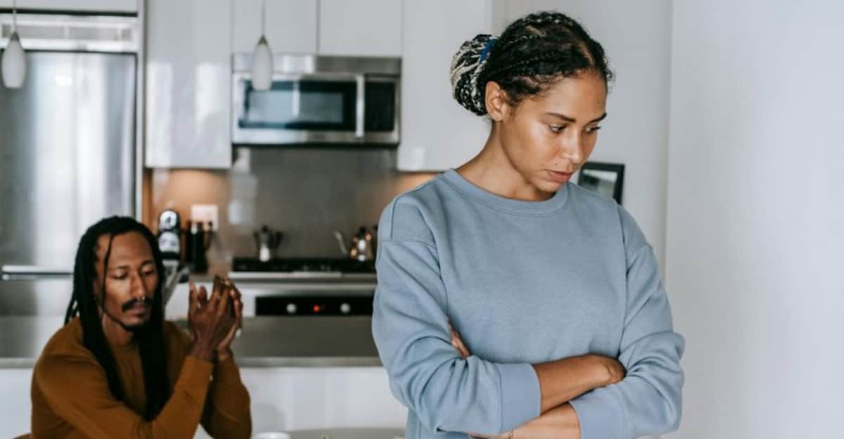 10 Reasons Why You Feel Alone In a Relationship