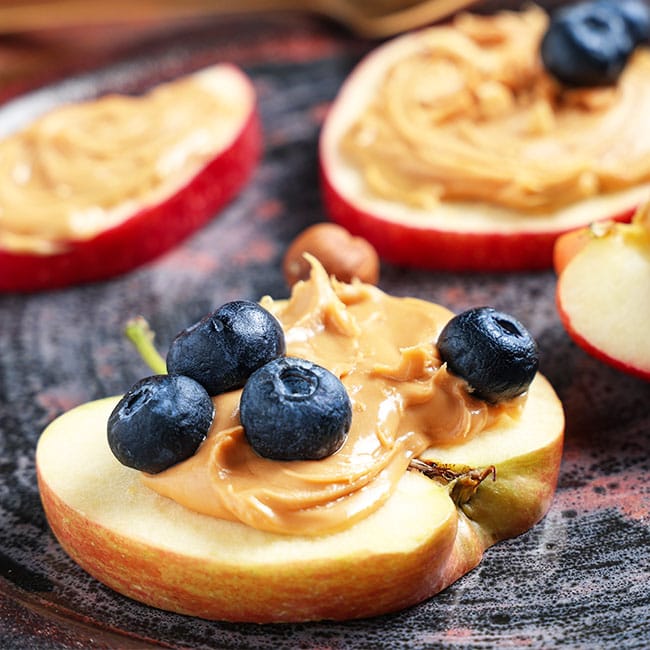 11 'Essential' Snacks To Munch On For A Healthy Heart Over 40 ...
