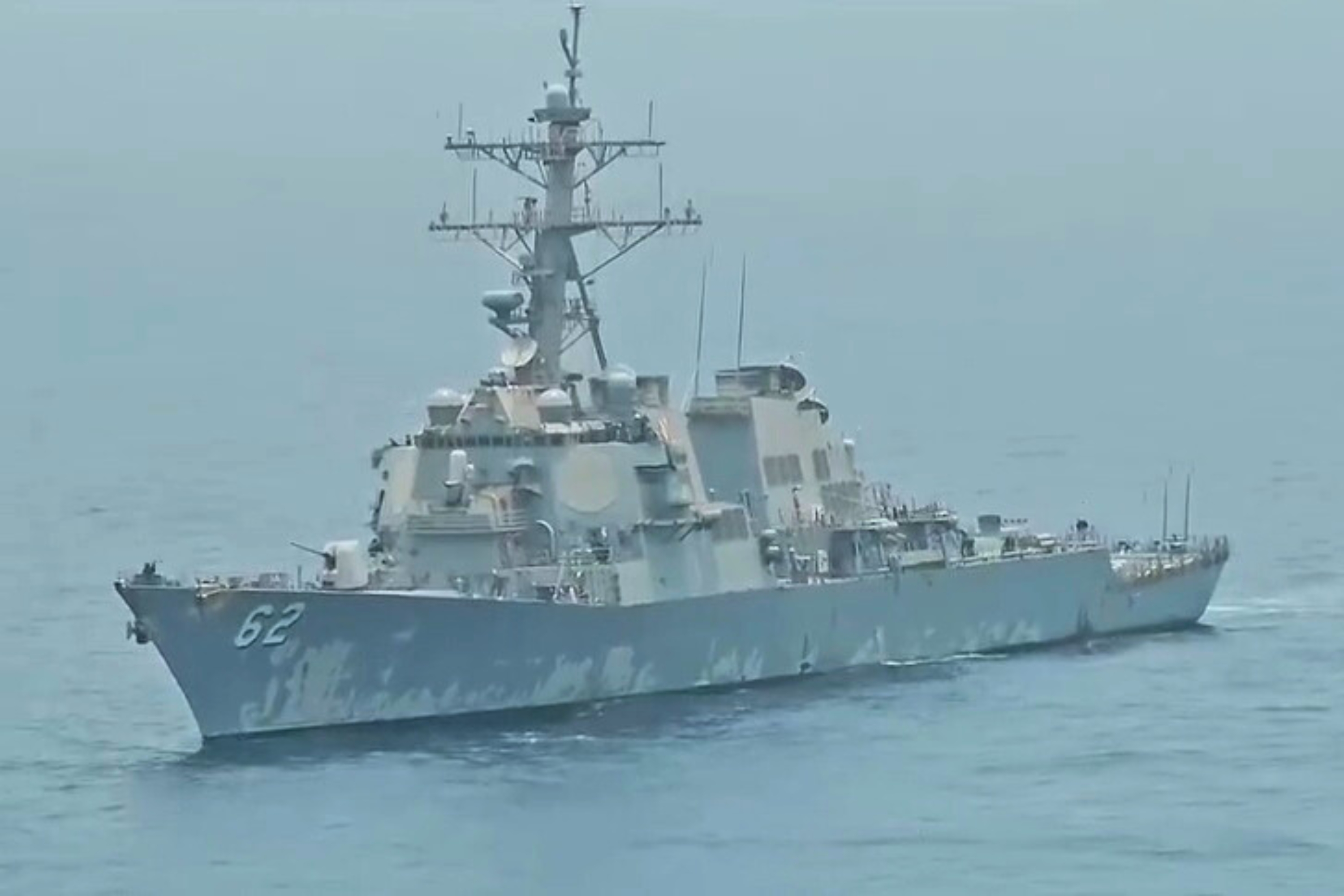 Iran navy confronts US destroyer in Gulf of Oman
