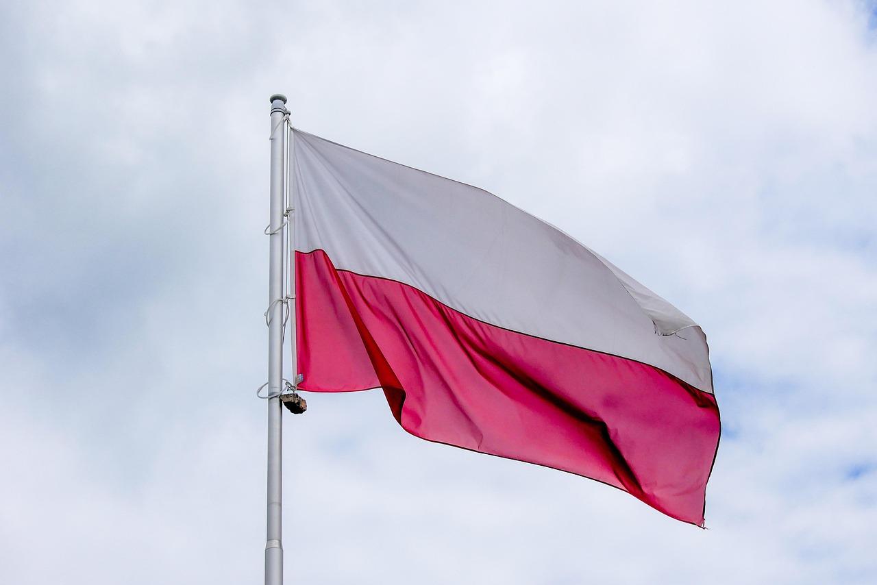 18 Eye-Opening Facts About Life in Poland vs. Canada