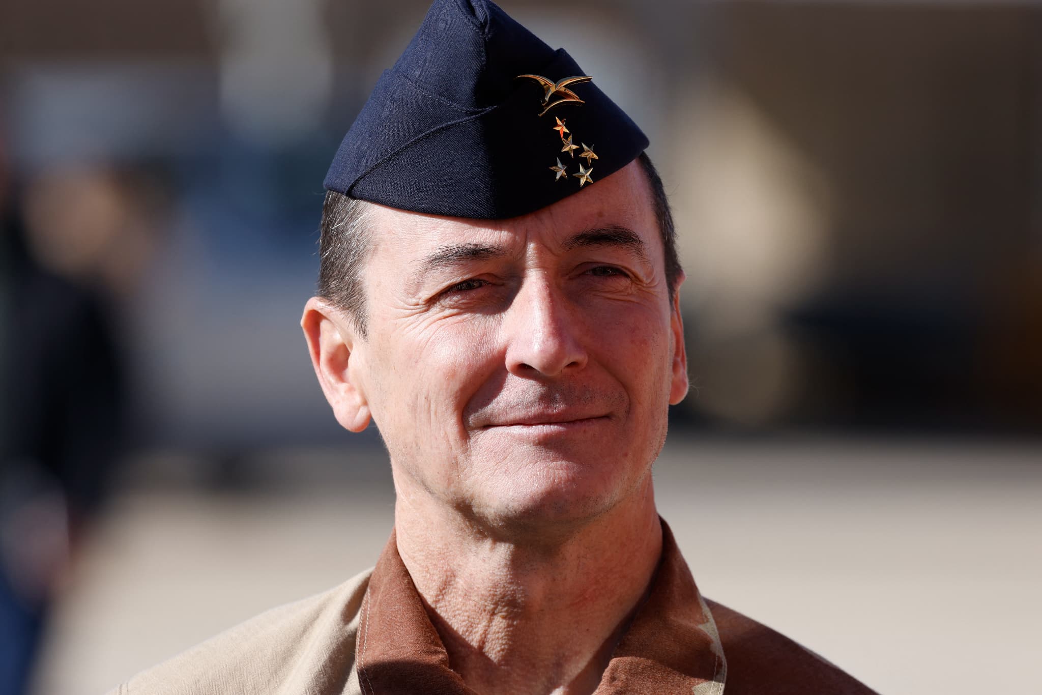 Le général Fabien Mandon, fan de foot, ancien pilote de chasse et ...