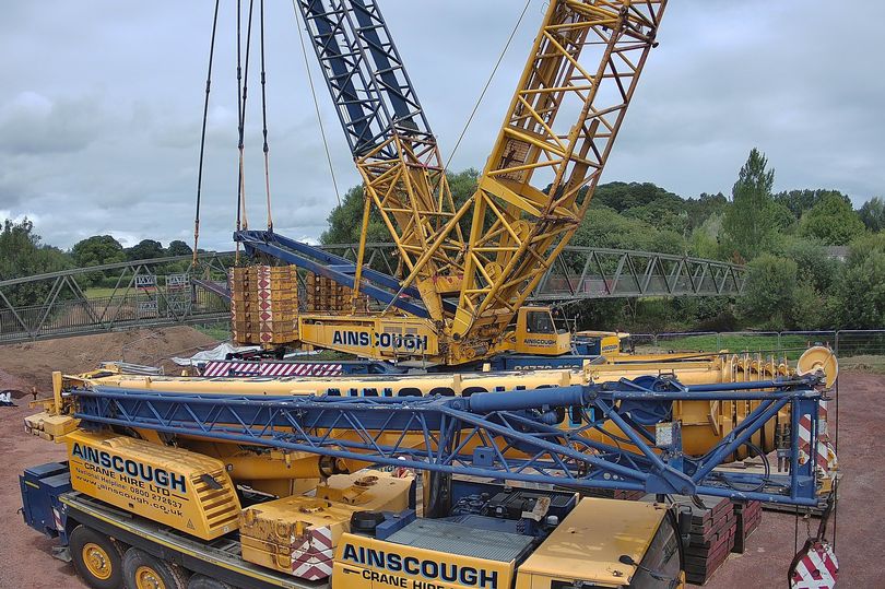 Giant crane begins dramatic lift of Devon bridge