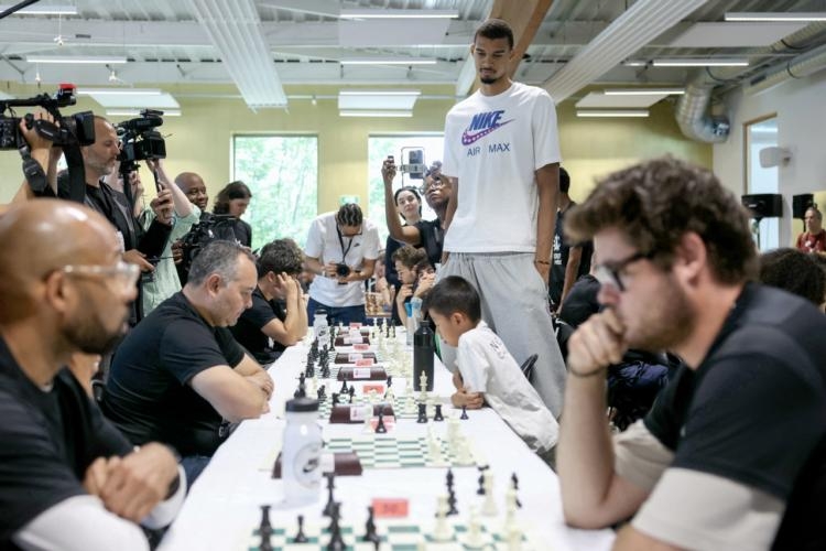 Victor Wembanyama sera en direct sur la chaîne Youtube d’Inoxtag pour ...