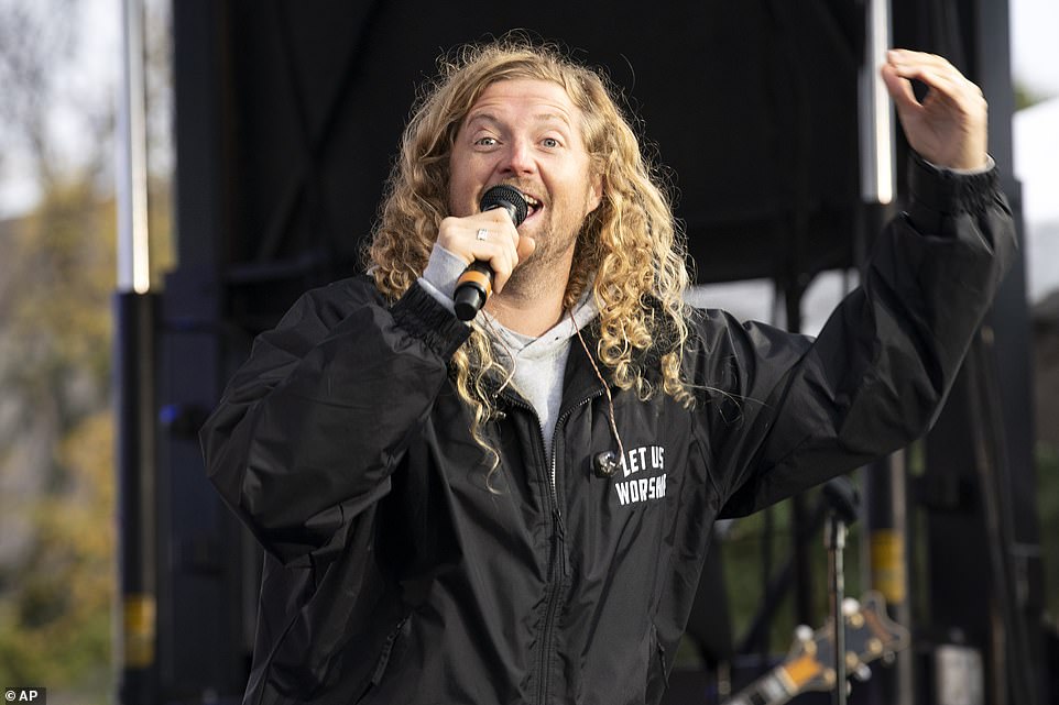 Liberal lawmaker demands ban on musician's performances