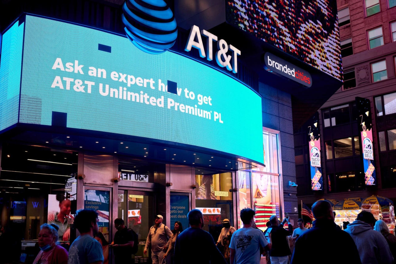 AT&T Adds Wireless and Home-Internet Subscribers, Accelerates Fiber ...
