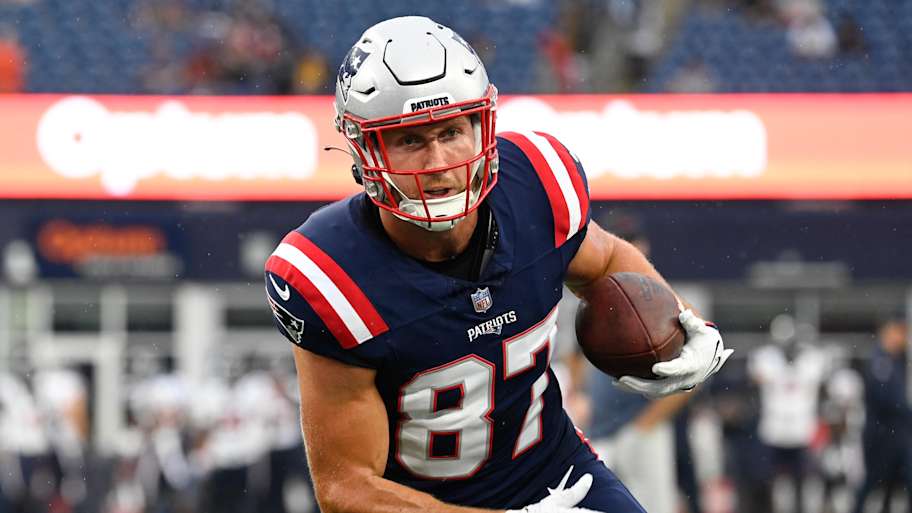 Bills sign former Patriots' tight end amidst flurry of roster moves at ...