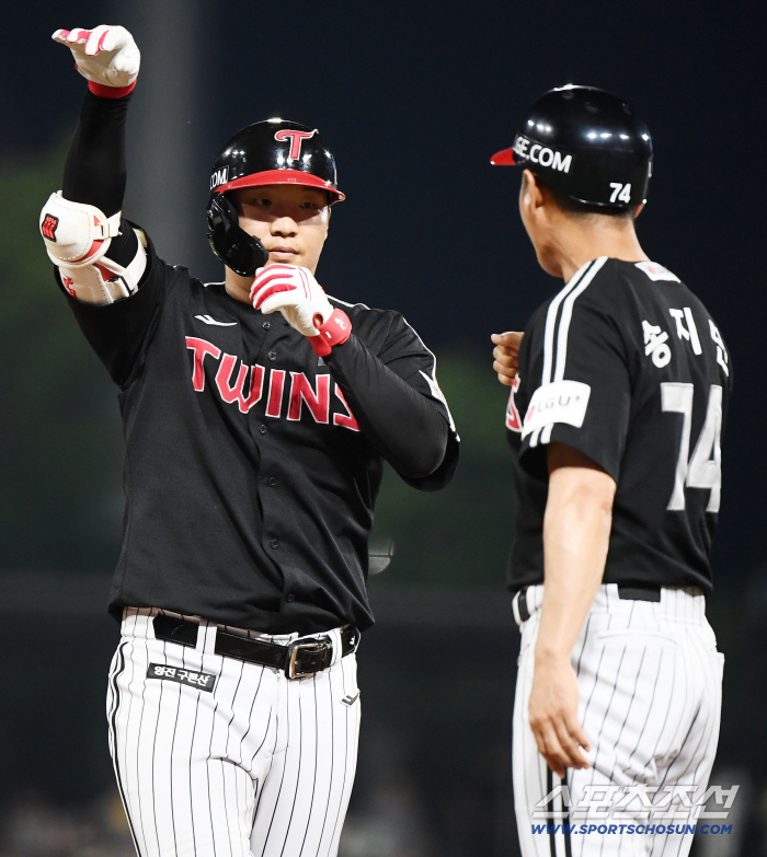 Moon Bo-kyung's timely hit to send runners to third base