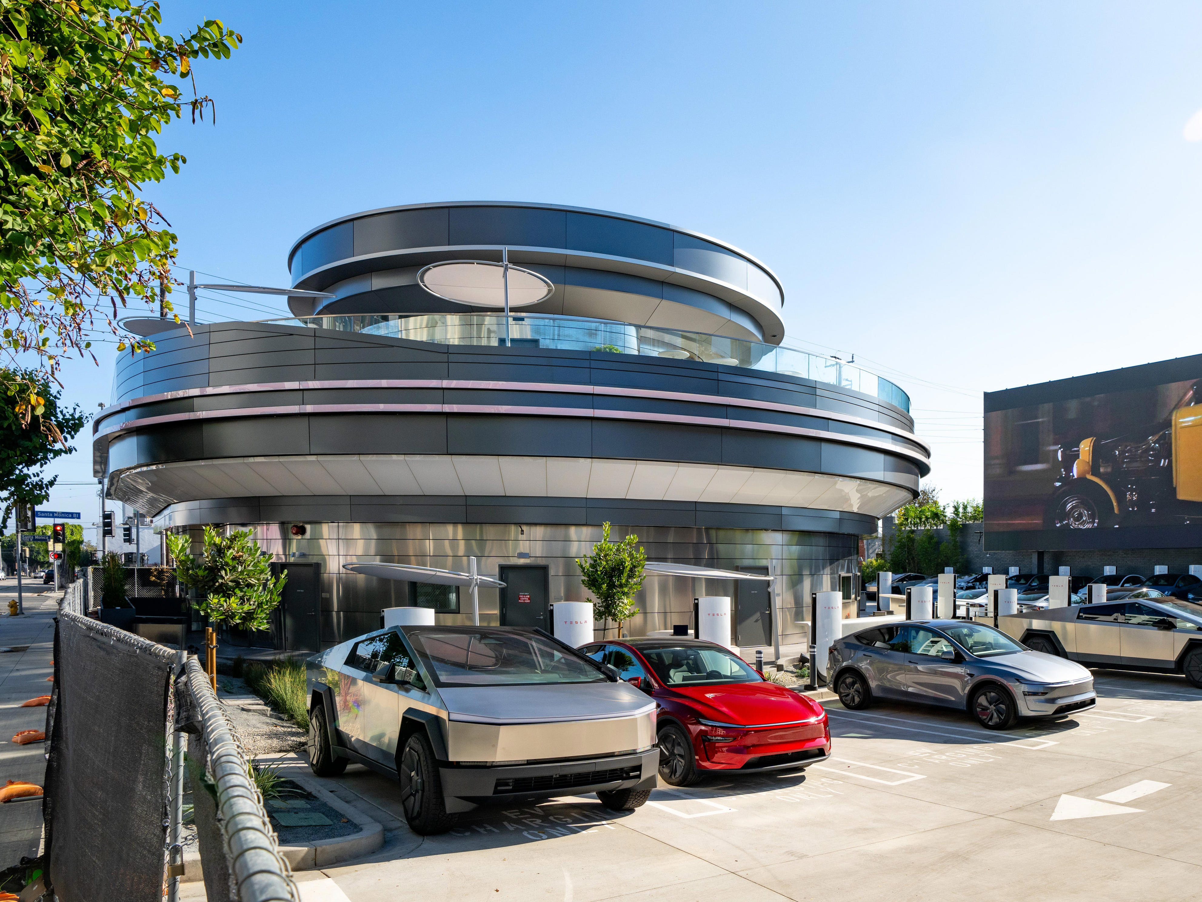 Tesla sales are nosediving in California, and it's dragging the state's ...