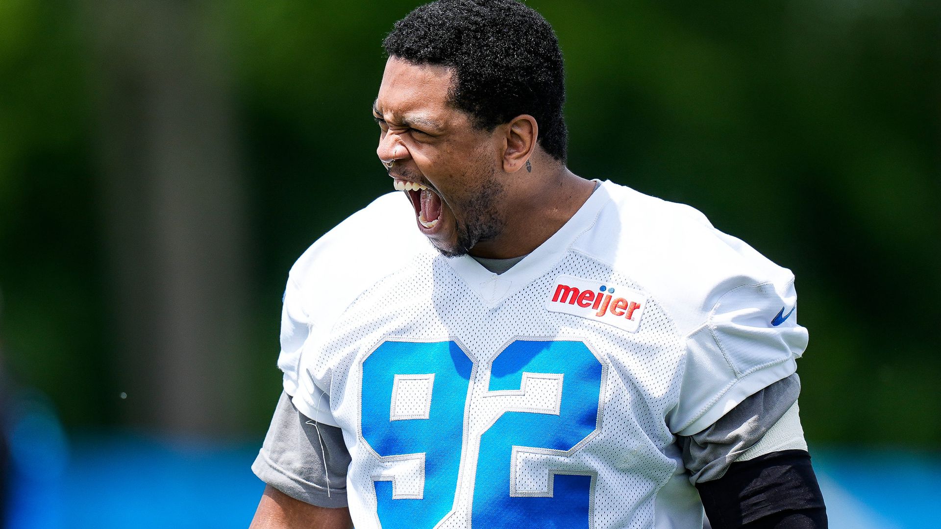 Detroit Lions continuing to hype up Marcus Davenport