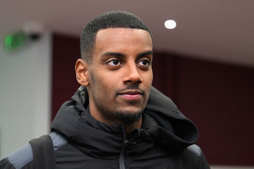 Liverpool role reversed after Alexander Isak's latest move in transfer ...