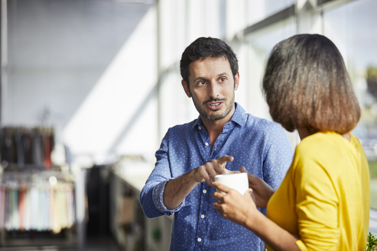 4 Common 'Negging' Phrases—and How To Respond, According to Psychologists