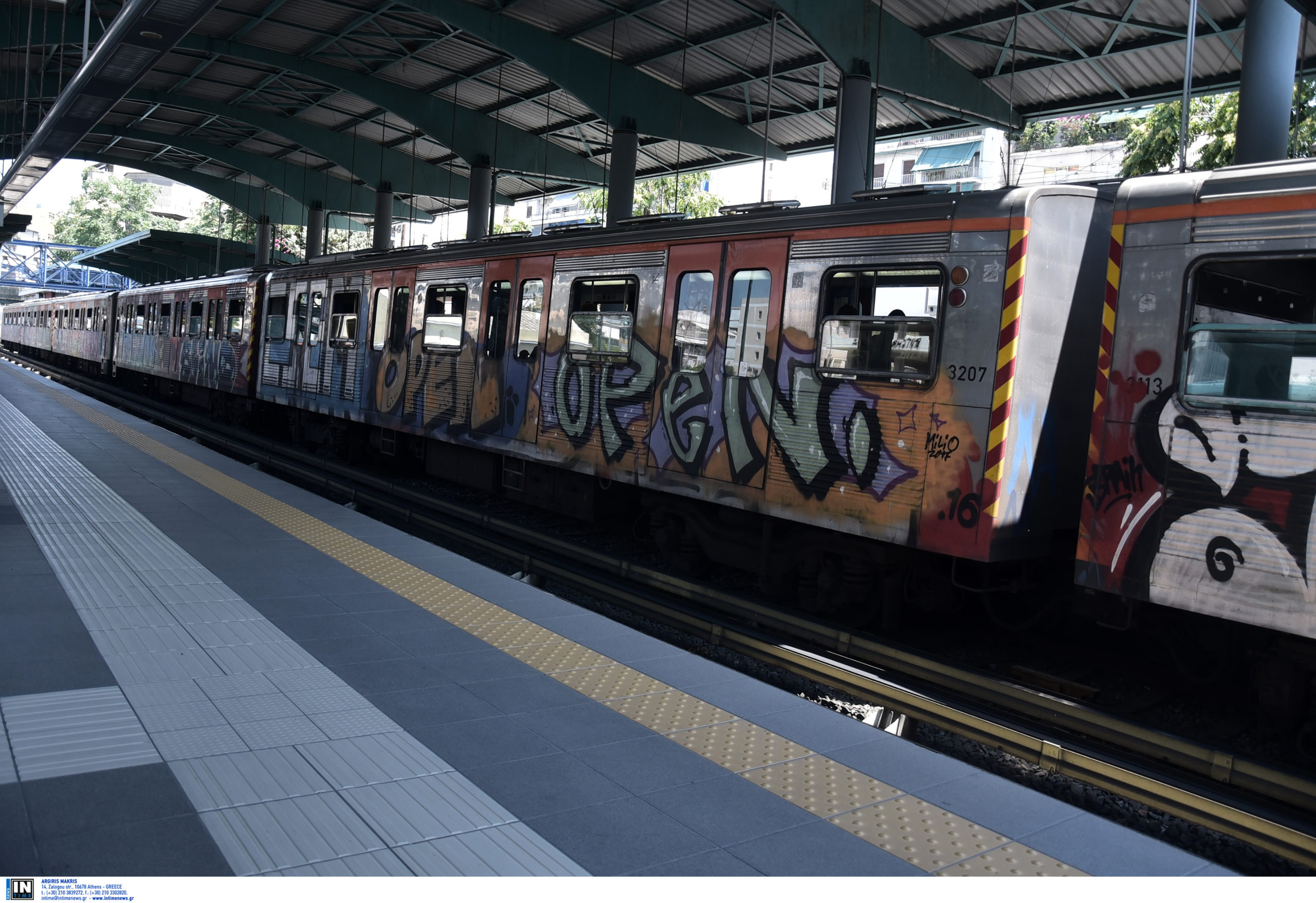 Συρμός του Ηλεκτρικού βγήκε εκτός αποβάθρας στον σταθμό «Άγιος Νικόλαος ...