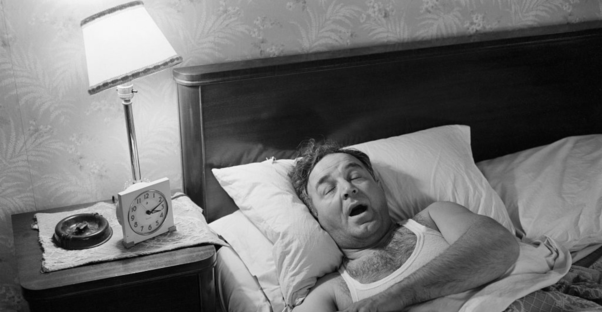 Warum sabbern wir im Schlaf? Ursachen und Lösungen