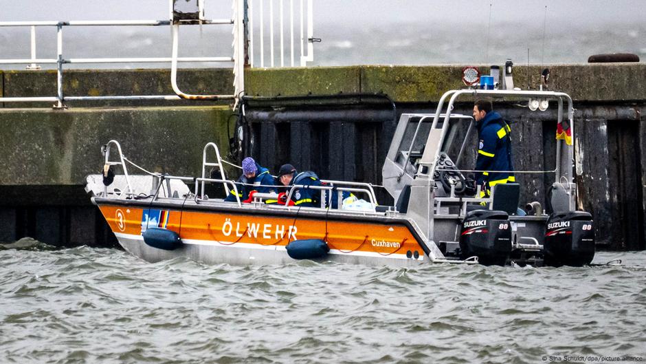 Germany updates: Ship collision triggers oil spill at port