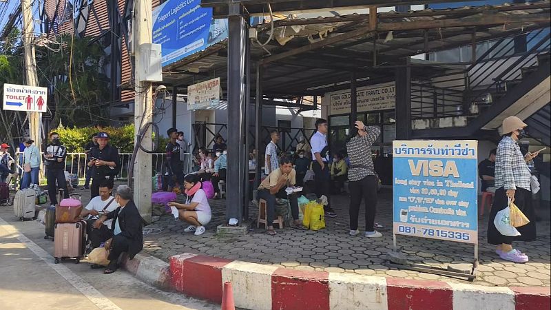 Thailand closes some border crossings with Cambodia after soldier loses ...