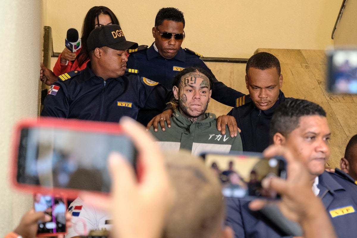 El rapero Tekashi 6ix9ine se declara culpable de un cargo por posesión ...