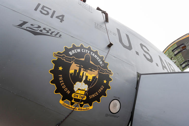 Your weekend guide to EAA AirVenture Oshkosh, from airshows to forums ...