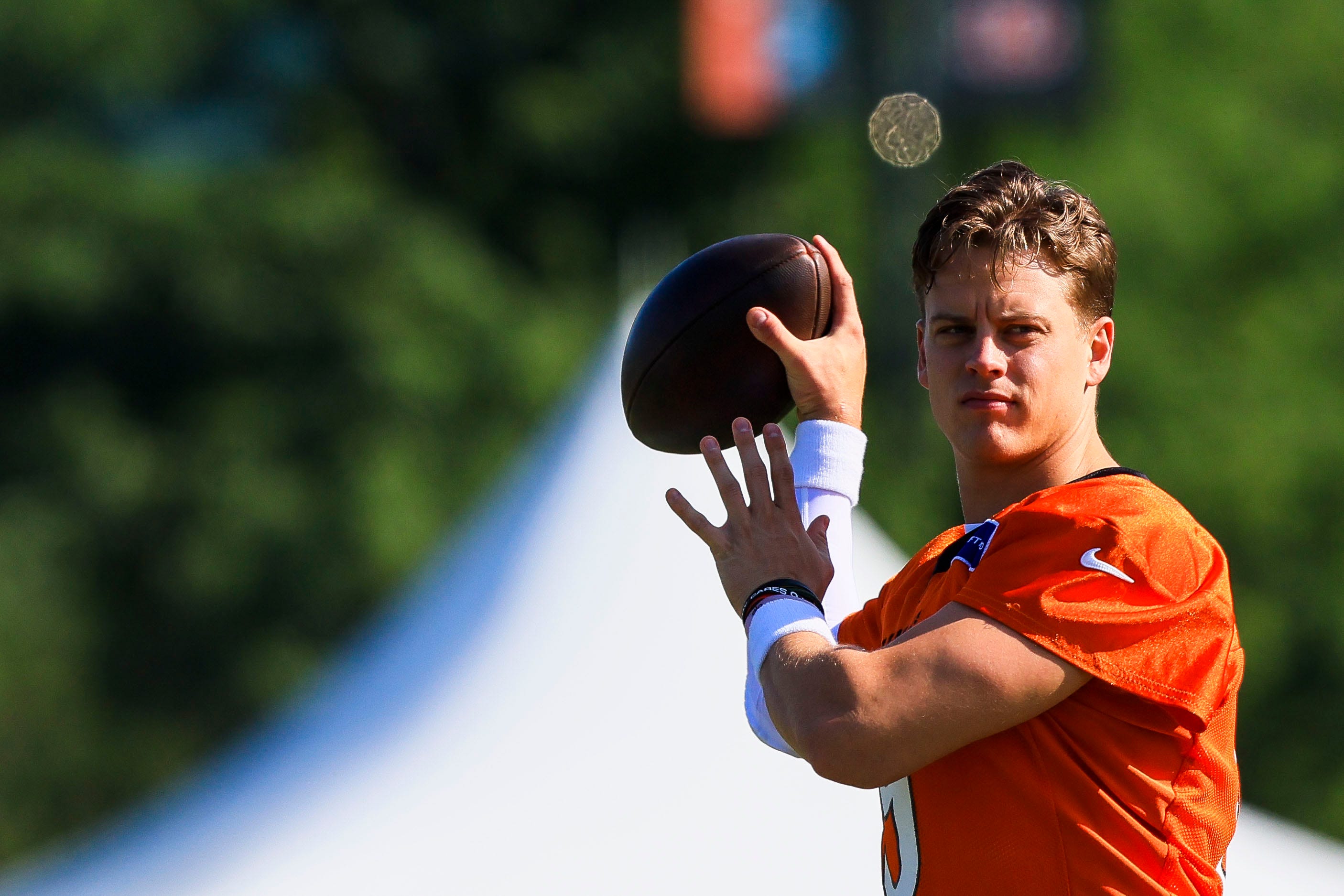 Bengals' Joe Burrow has contacted Trey Hendrickson during DE's holdout