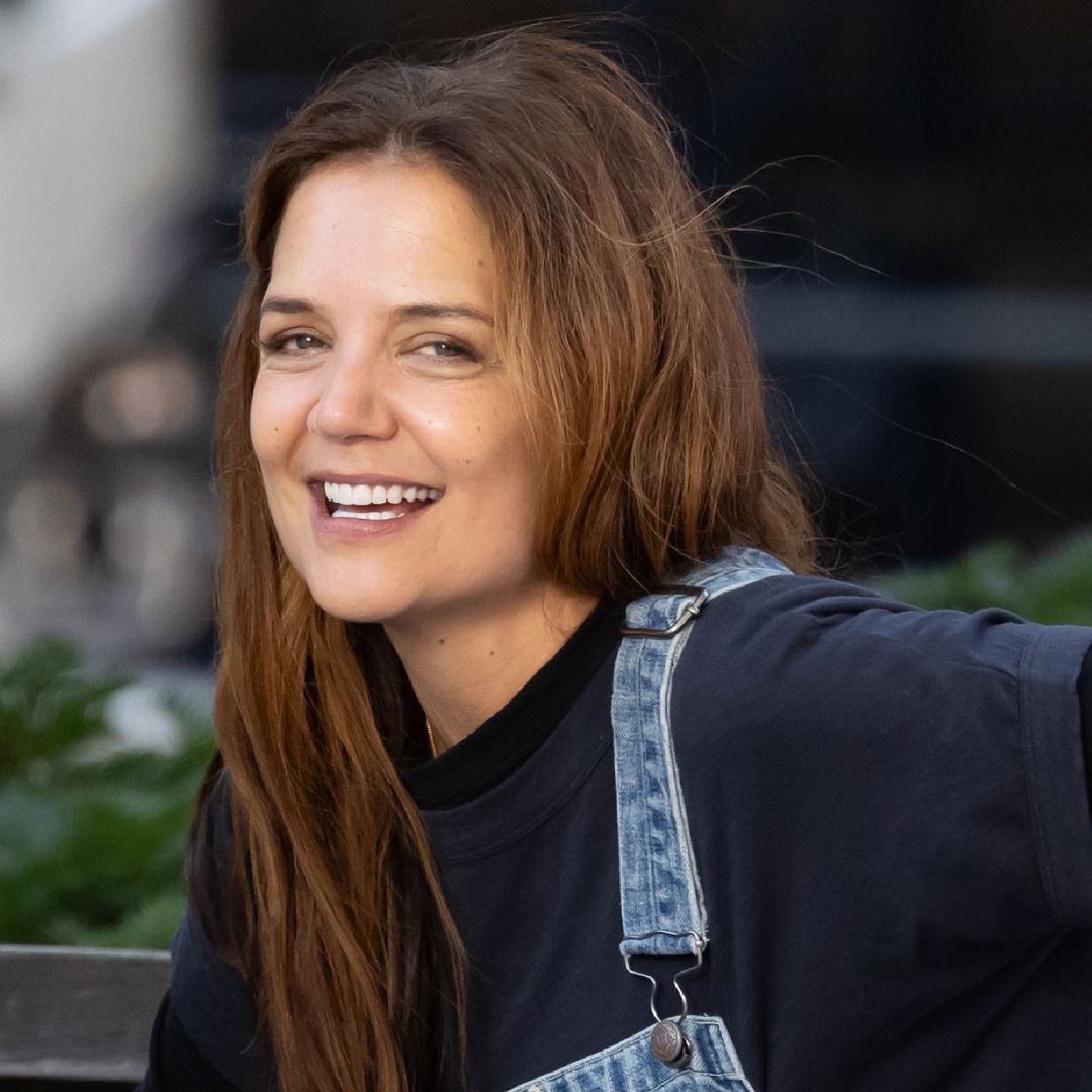 Katie Holmes Acts As Her Own Style Muse in 'Dawson's Creek'-Inspired ...