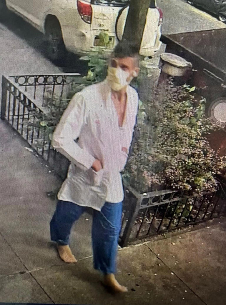 NYC man busted for naked boat romp escapes from hospital in makeshift ...