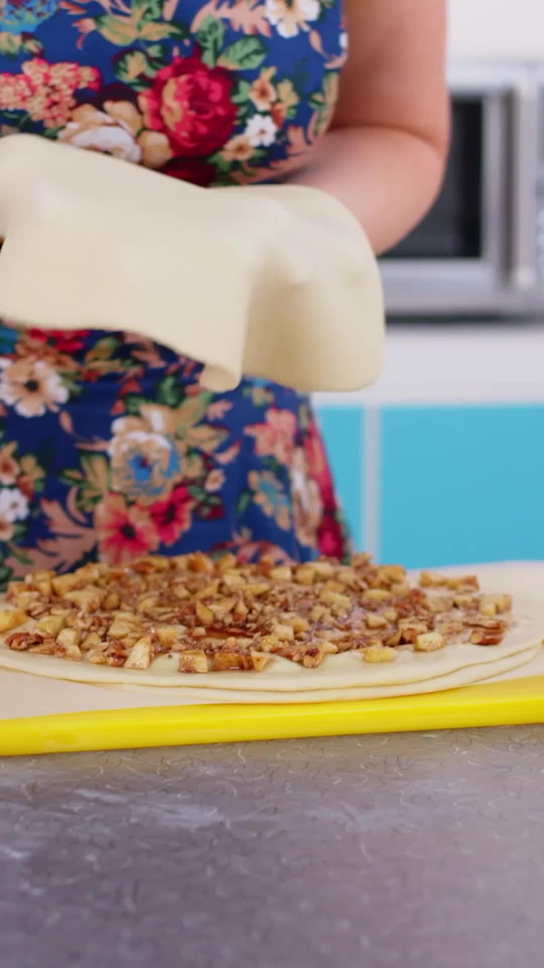 Pão estrela de maçã e canela com molho de ácer