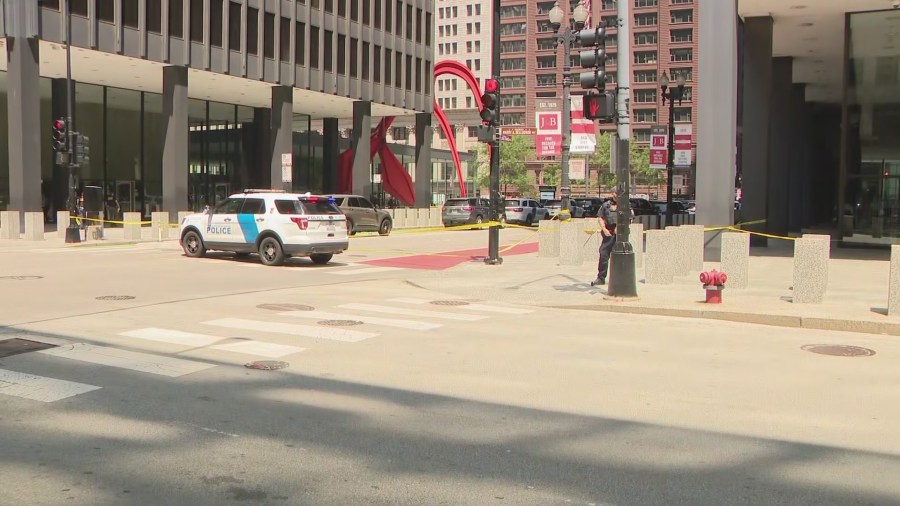 Standoff at Chicago courthouse ends after more than 9 hours