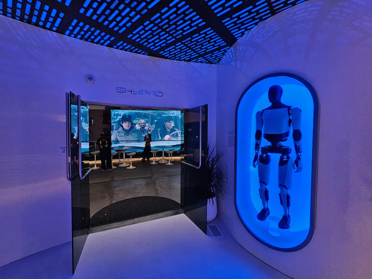 We visited the first Tesla Diner. It was surreal and heavy on nostalgia ...